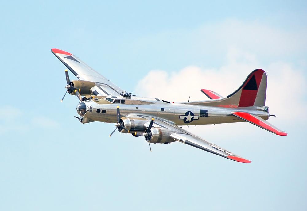 What is a B-17 Flying Fortress? (with pictures)