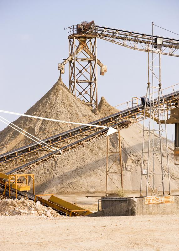What is a Front-End Loader? (with picture)
