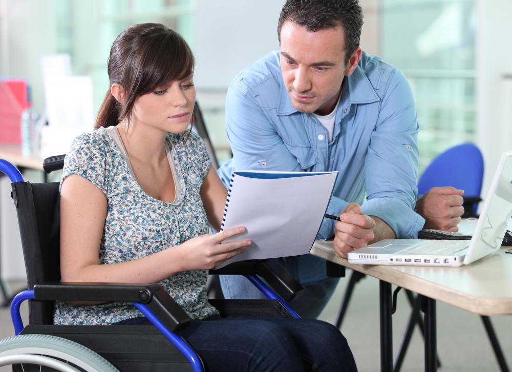 What is a Kneeling Bus? (with pictures)