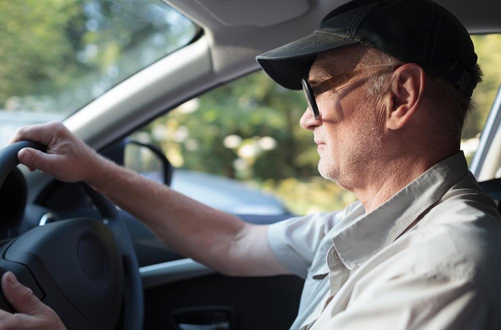 What are Driving Glasses? (with pictures)