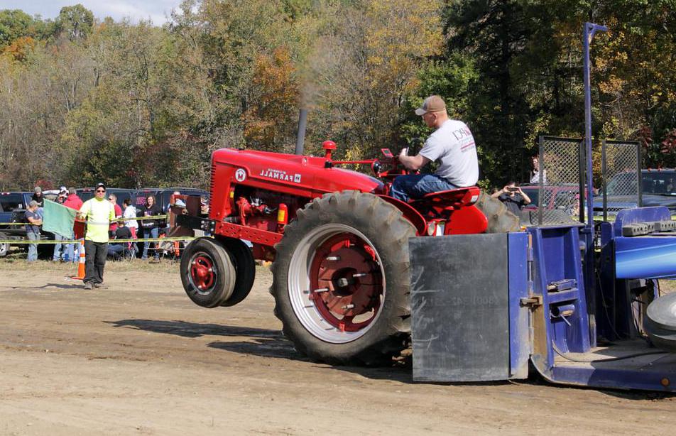 What is Tractor Pulling? (with pictures)