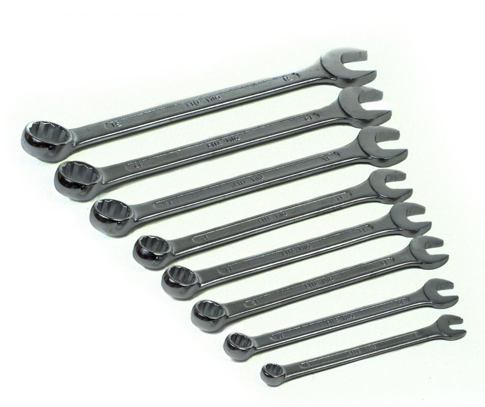 What are Different Types of Automotive Tools? (with pictures)