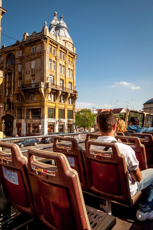 What is a Charabanc? (with picture)