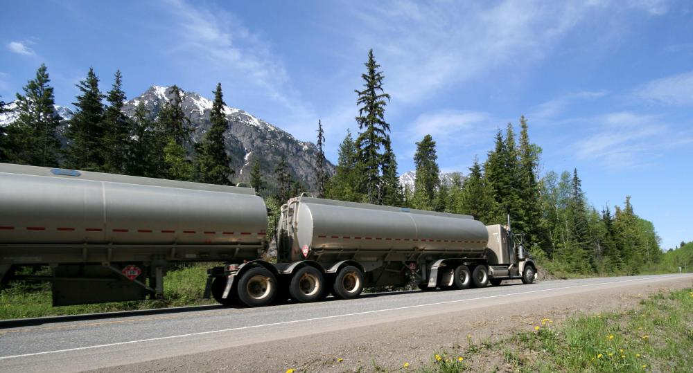 What Is a Tandem Axle Truck? (with pictures)