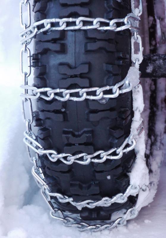 What are Tire Chains? (with pictures)