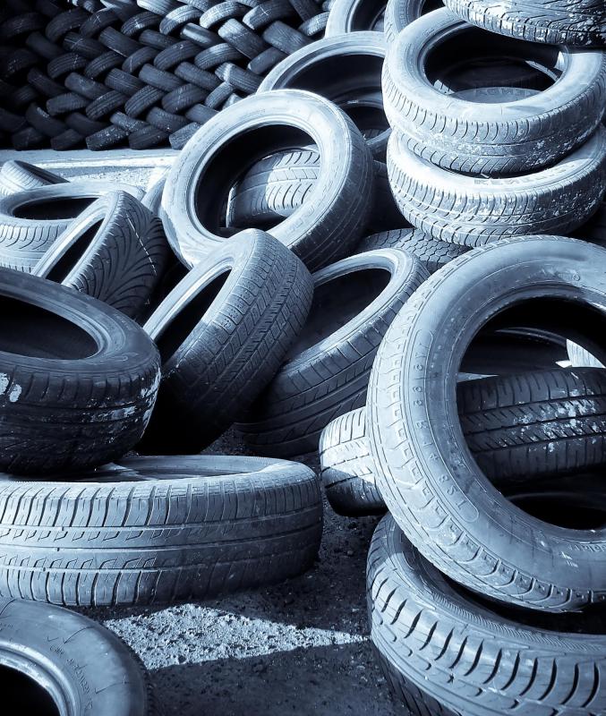 What are Retread Tires? (with pictures)