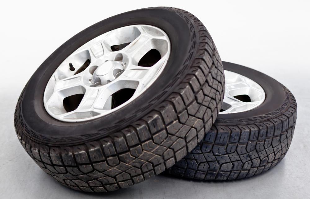 What is the Difference Between Rims and Wheels? (with pictures)